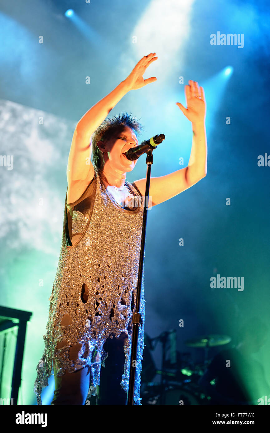 Synth_pop hi-res stock photography and images - Alamy