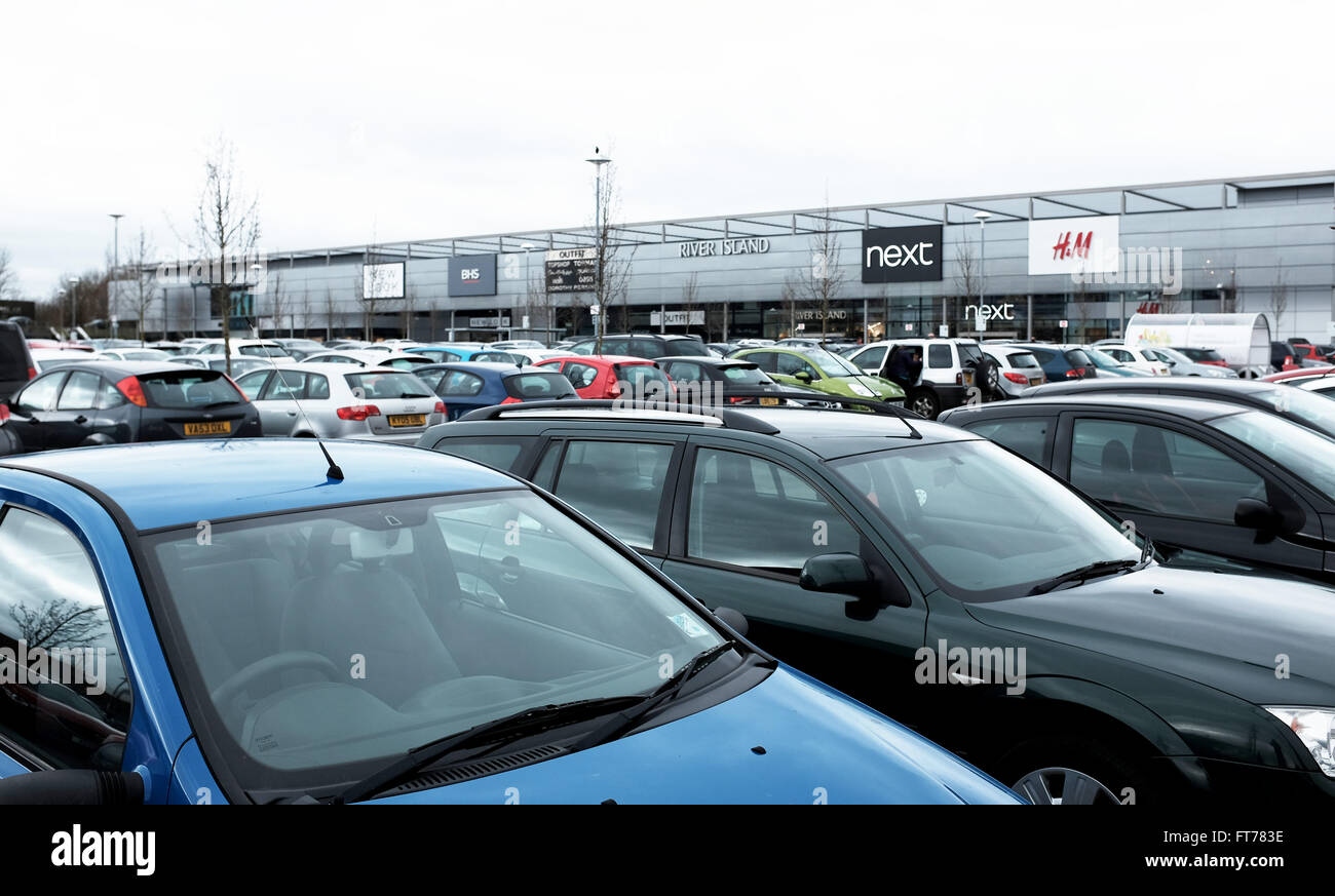 Various stores and car parking at retail park in Milton Keynes ...