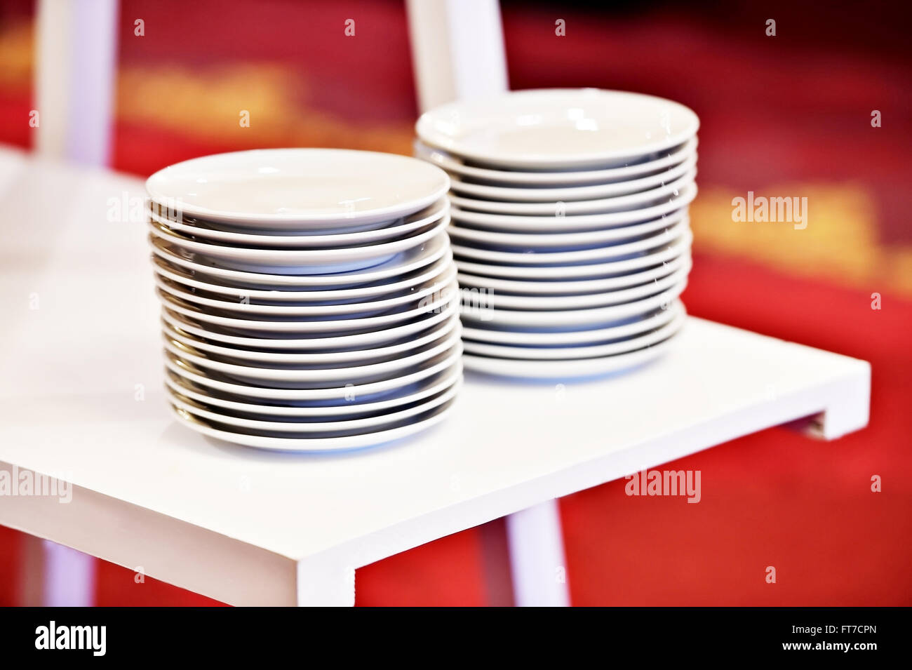 Empty lunch table hi-res stock photography and images - Alamy