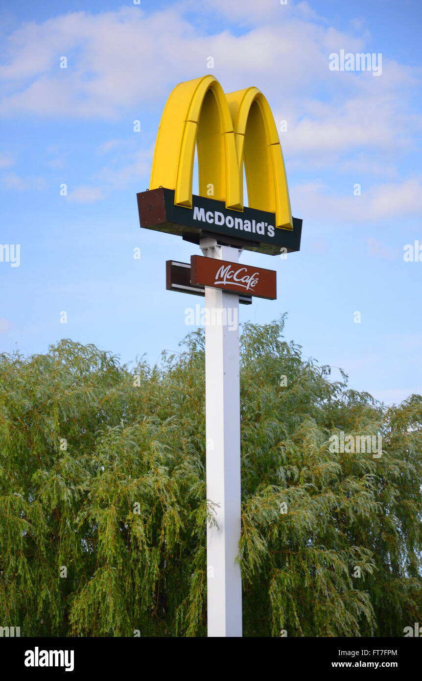 Yellow signboard mcdonalds logo hi-res stock photography and images - Alamy
