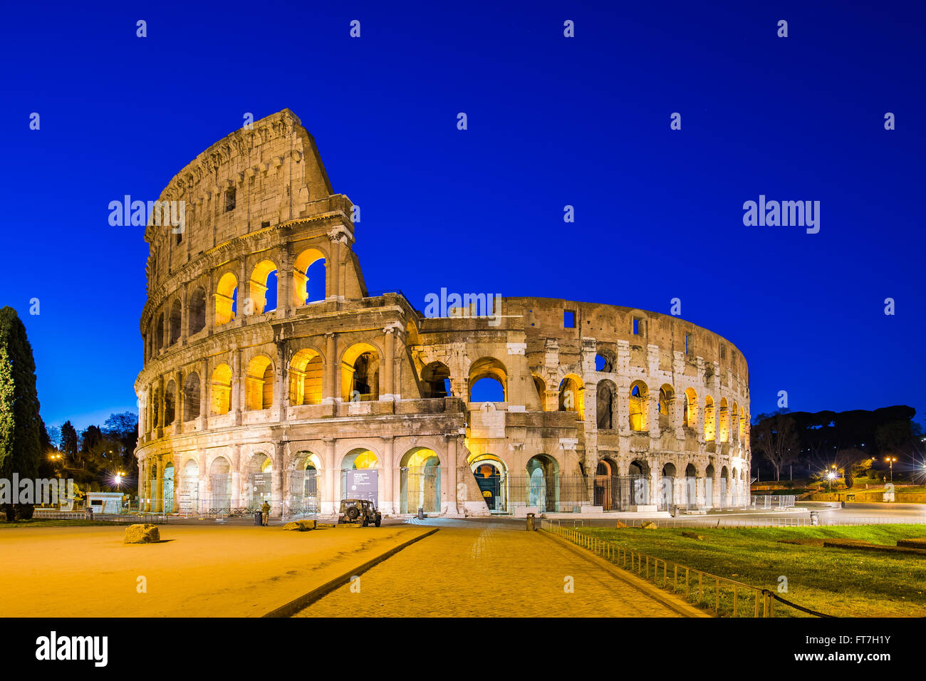 Colosseum night italy hi-res stock photography and images - Alamy