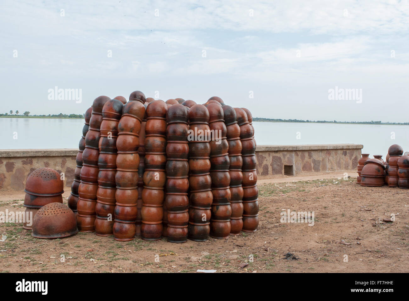 Mali segou pottery hi-res stock photography and images - Alamy