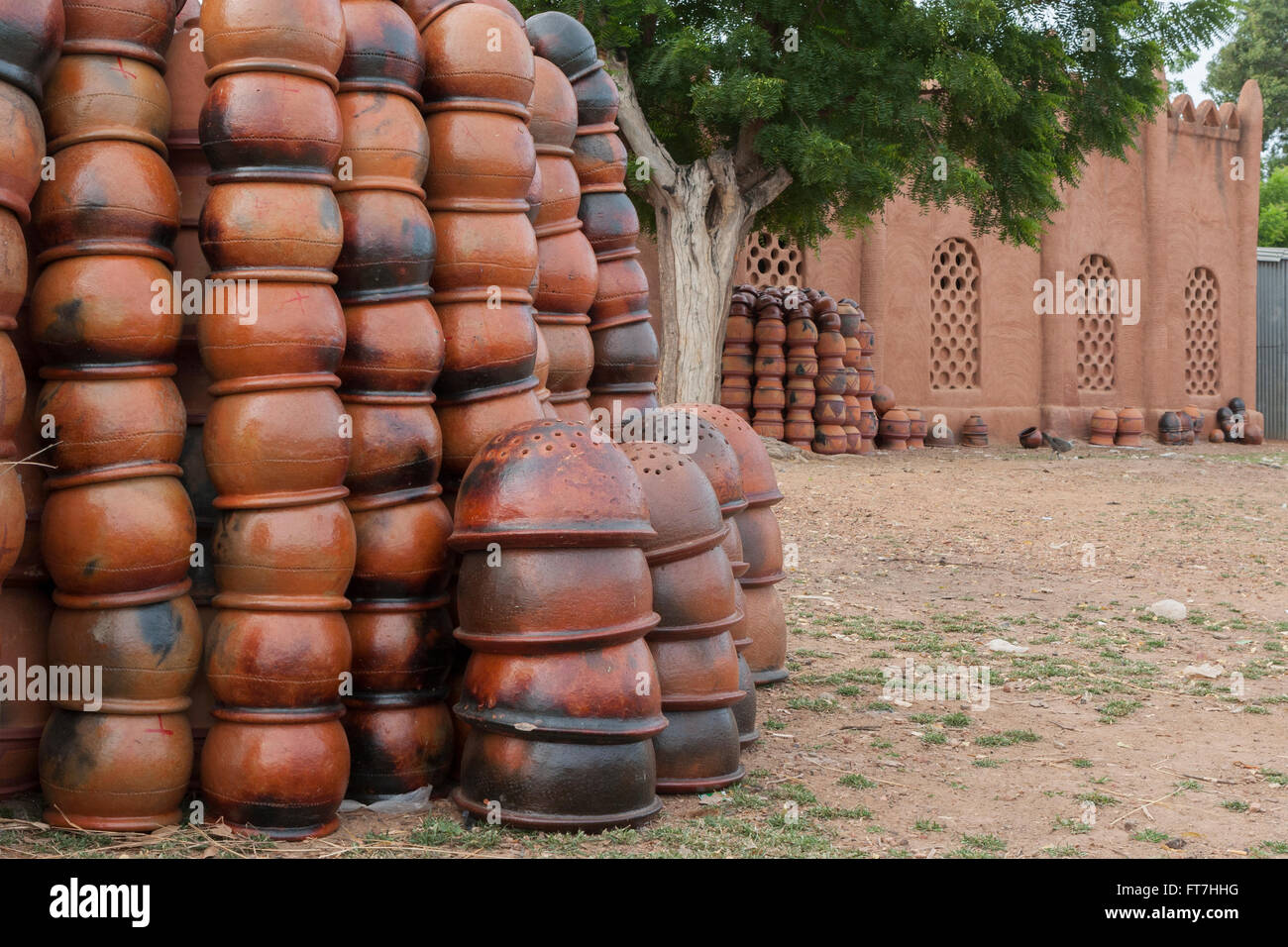 Mali pottery hi-res stock photography and images - Alamy