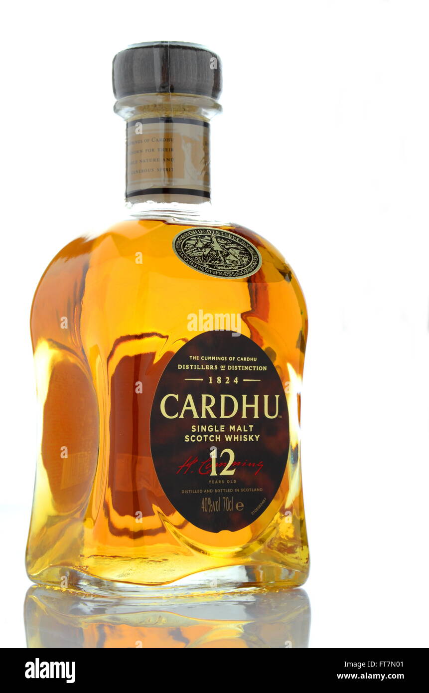 Cardhu whisky isolated on white background Stock Photo - Alamy