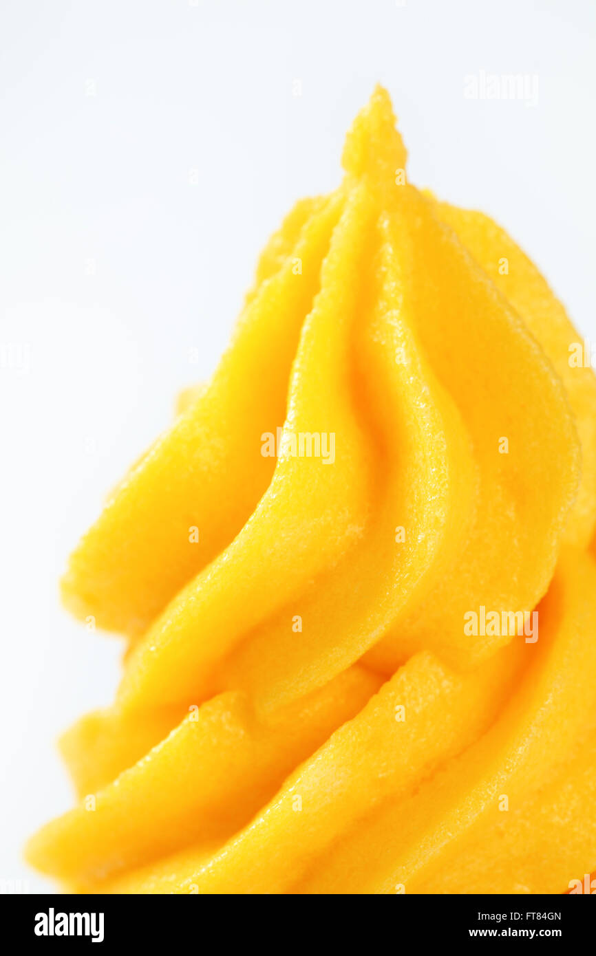 Swirl of yellow cream soft serve ice cream hi-res stock photography and ...