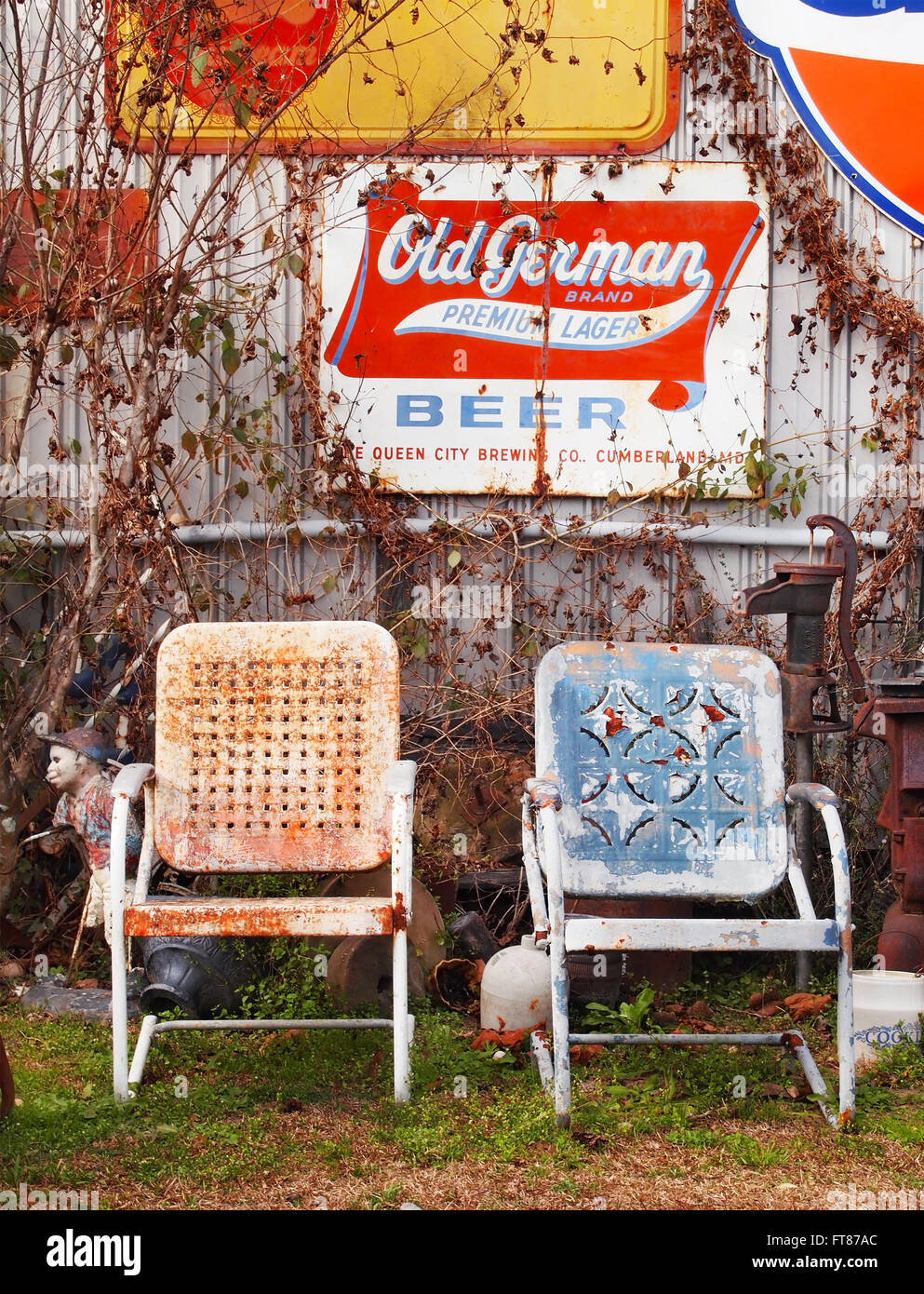 Beer garden sign hi-res stock photography and images - Alamy