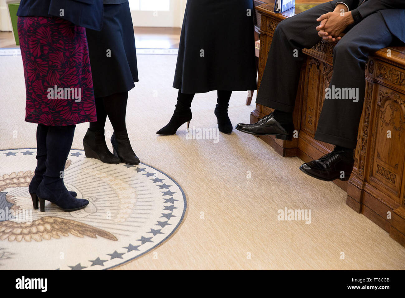 Resolute desk hi-res stock photography and images - Alamy