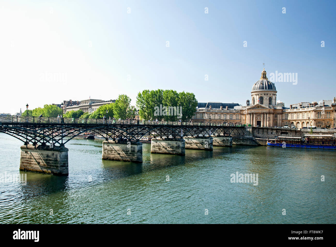 Pont des arts hi-res stock photography and images - Alamy