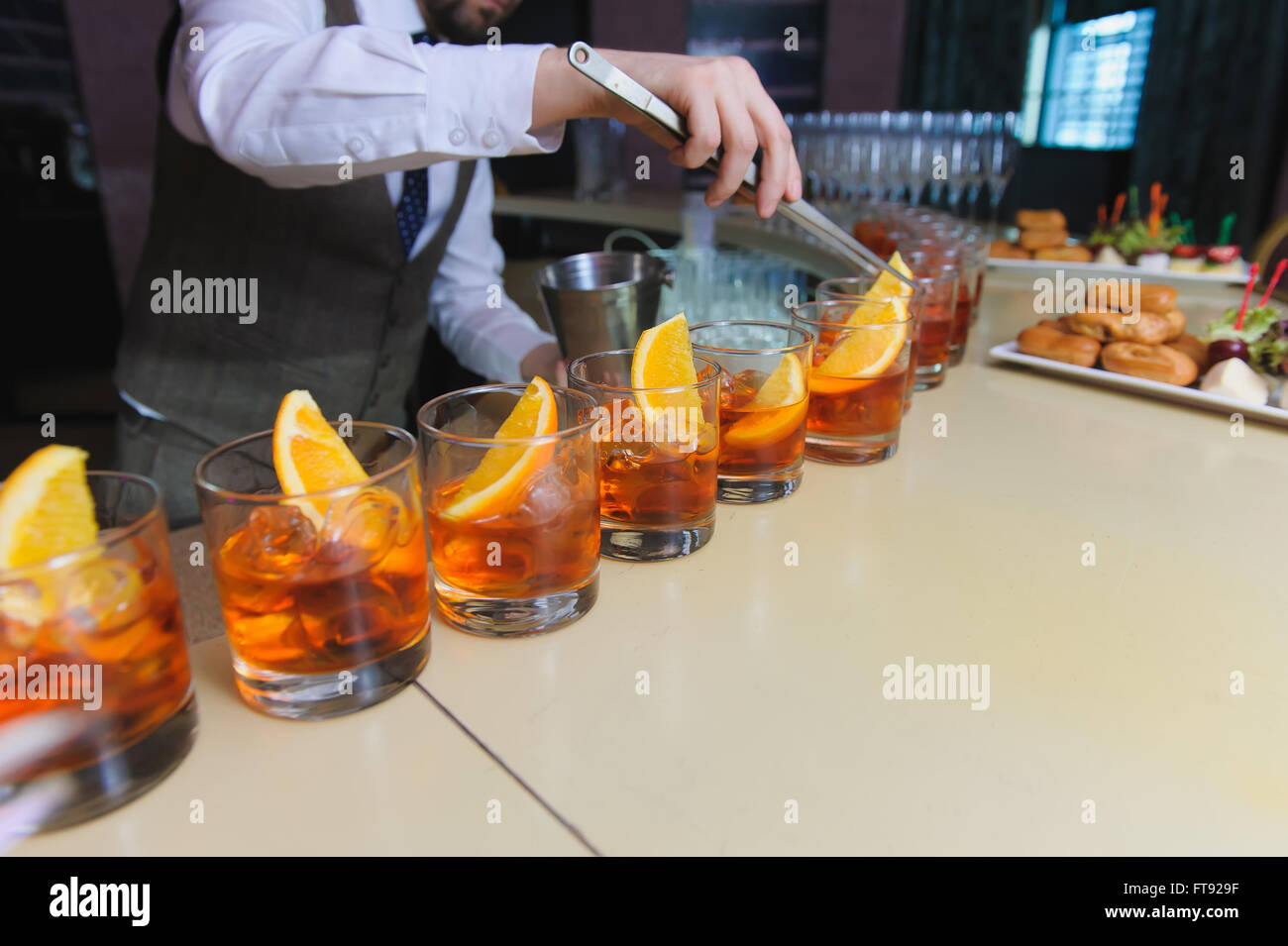 Bartender preparing cocktail Stock Photo - Alamy