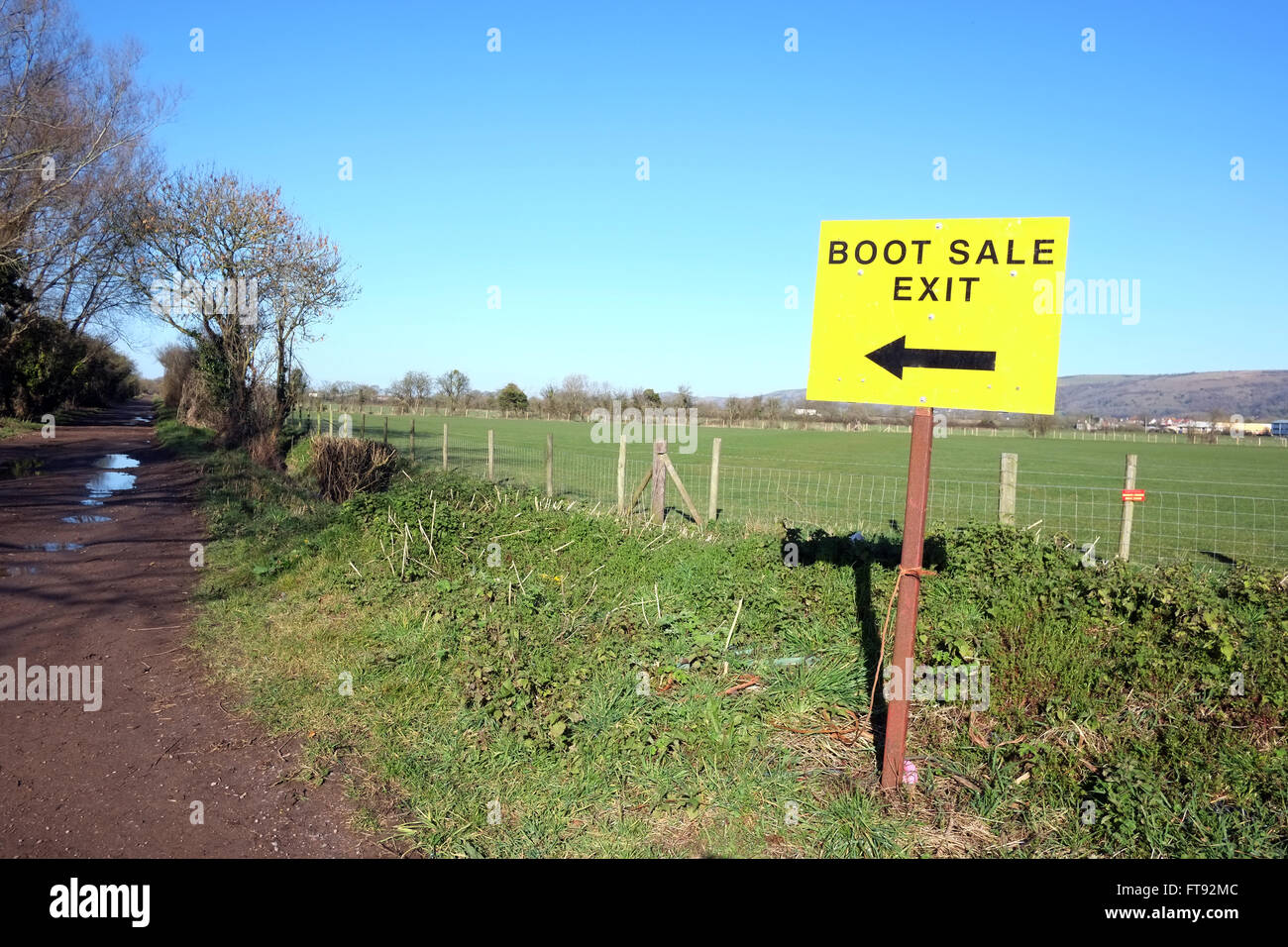 Car boot sale hi-res stock photography and images - Alamy