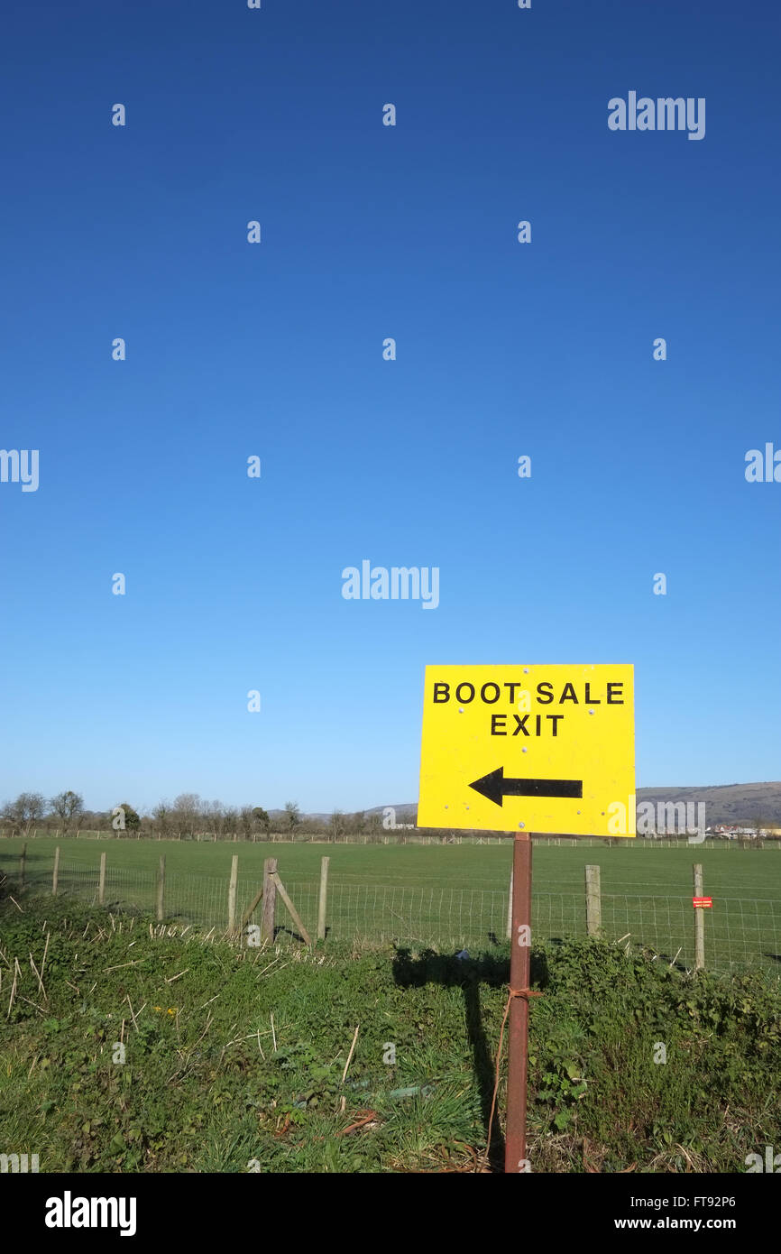 Car boot sale exit signs on a rough country road in Cheddar, Somerset ...