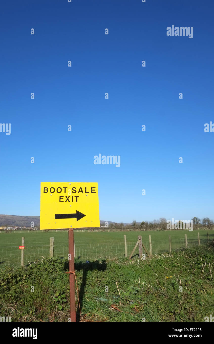 Car boot sale exit signs on a rough country road in Cheddar, Somerset ...