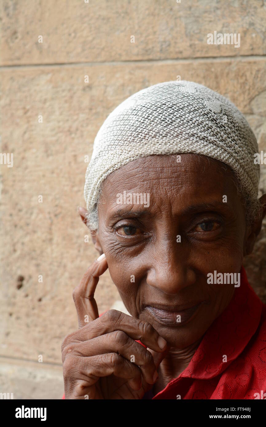 Old lady in cuba hi-res stock photography and images - Alamy