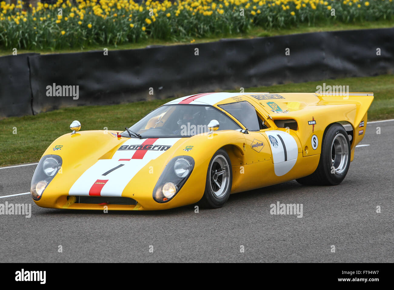 Goodwood classic historic motor racing at the Goodwood Members Meeting ...