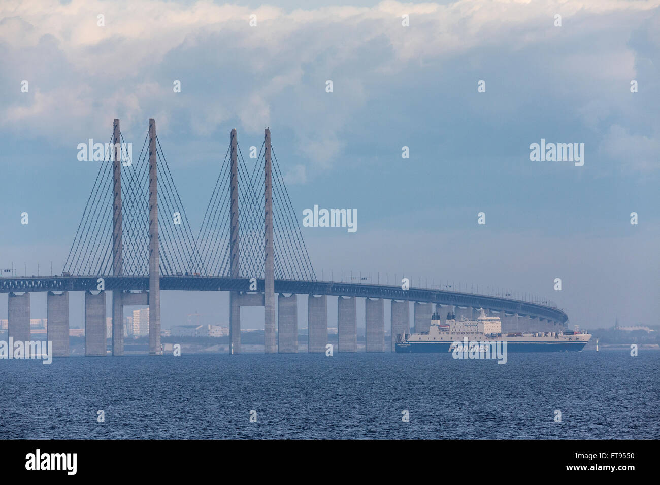 The Øresund Bridge seen from Dragør with passing ships Stock Photo - Alamy