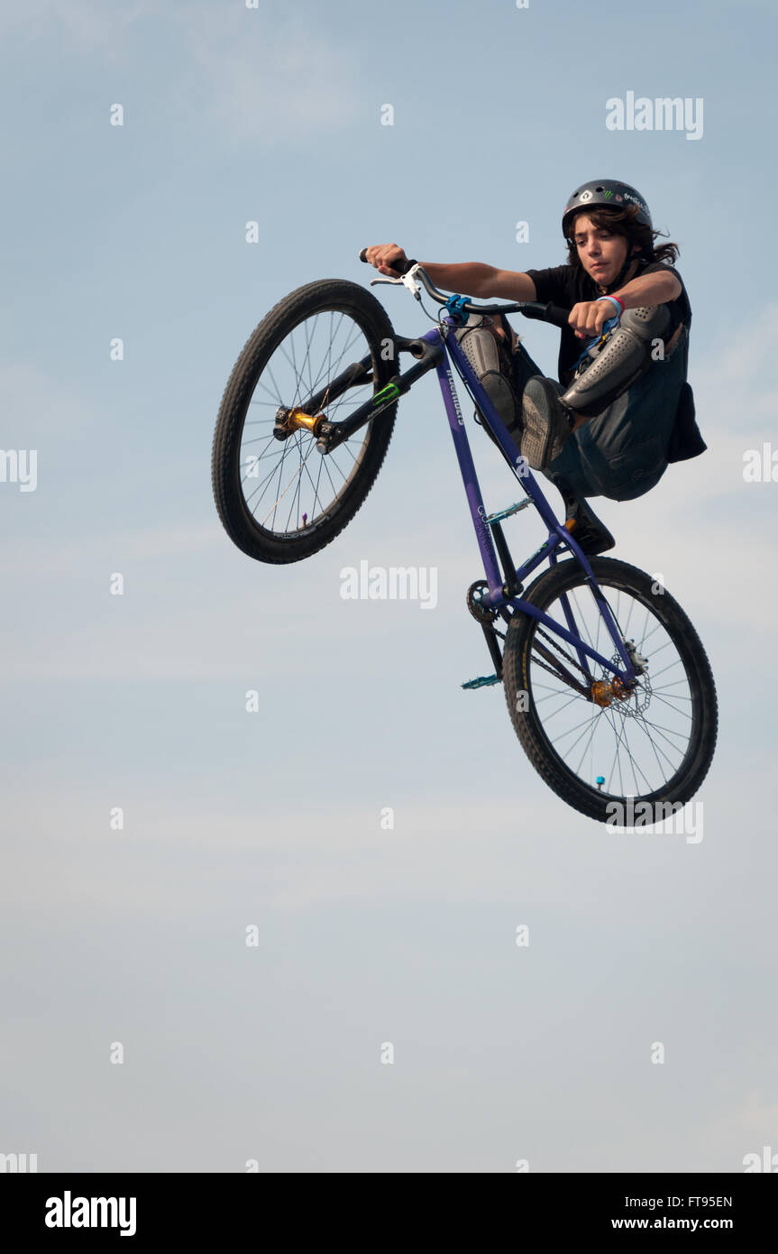Bmx jump people hi-res stock photography and images - Alamy