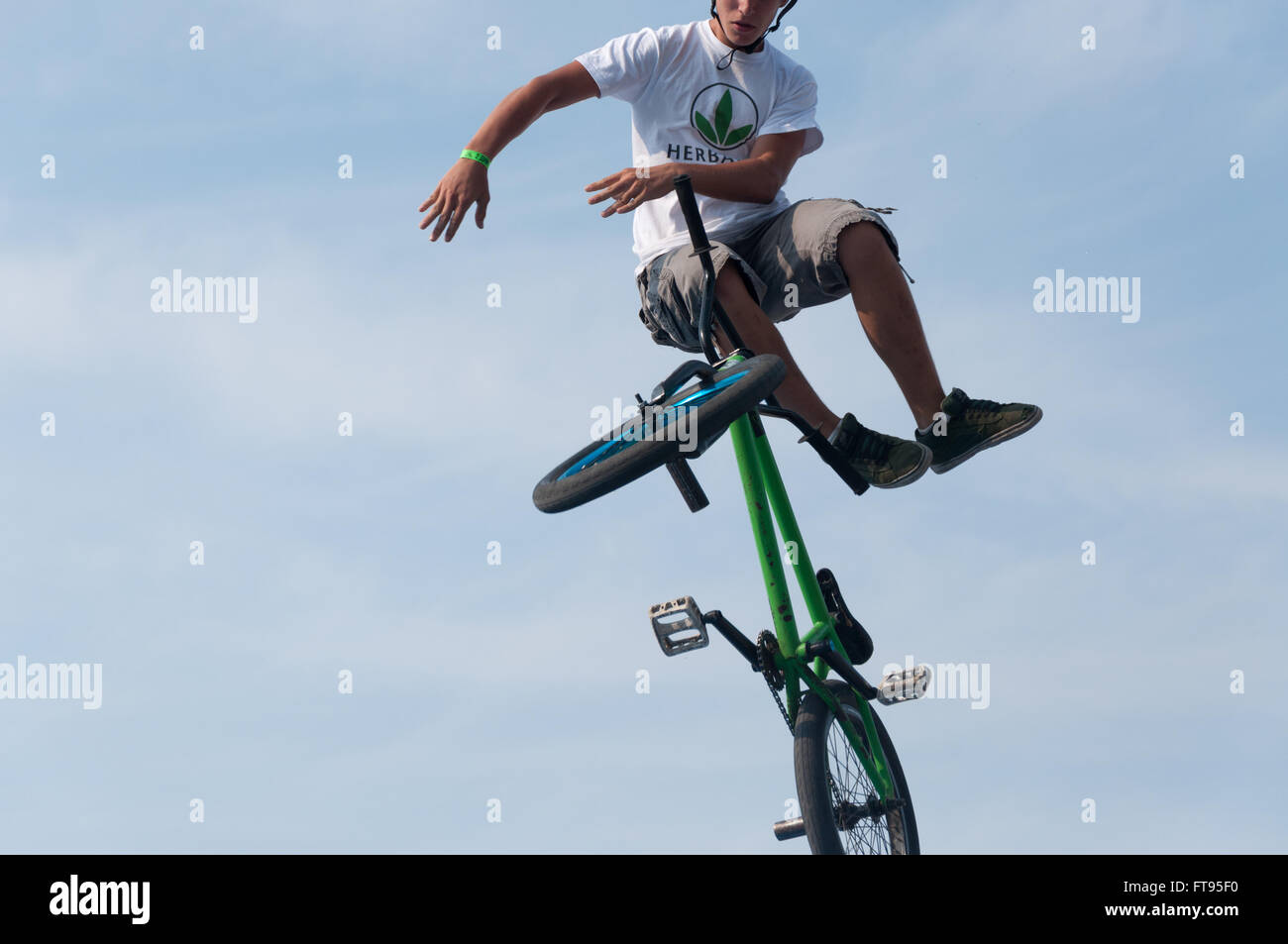 Bmx mid air stunt action hi-res stock photography and images - Alamy