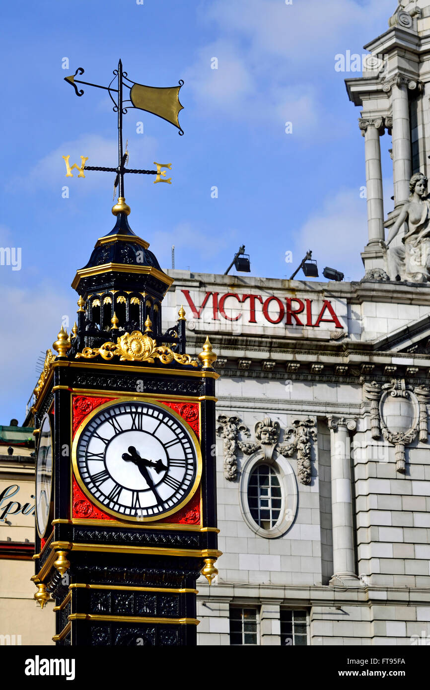 Victoria palace theatre hi-res stock photography and images - Alamy