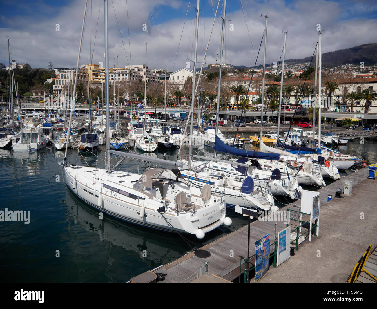Harbour funchal madeira hi-res stock photography and images - Alamy