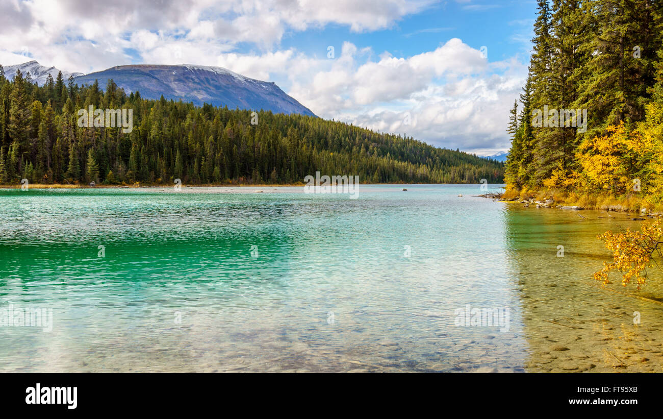 The turquoise color of Second Lake on the Valley of Five Lakes Trail in ...