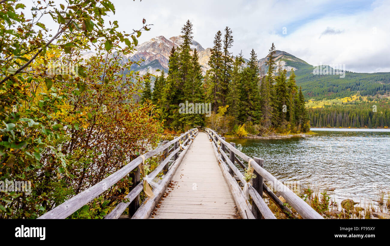 Foot Bridge in Pyramid Lake to Pyramid Island with Pyramid Mountain in ...