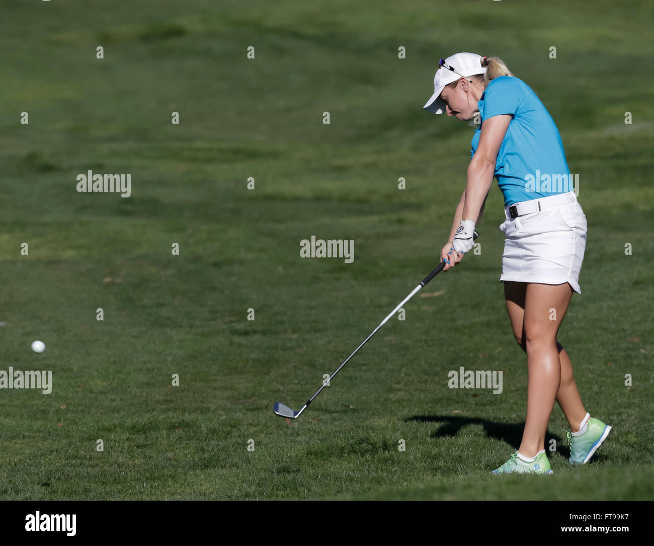 Carlsbad, California, USA. 25th Mar, 2016. Jodi Ewart Shadoff makes her ...