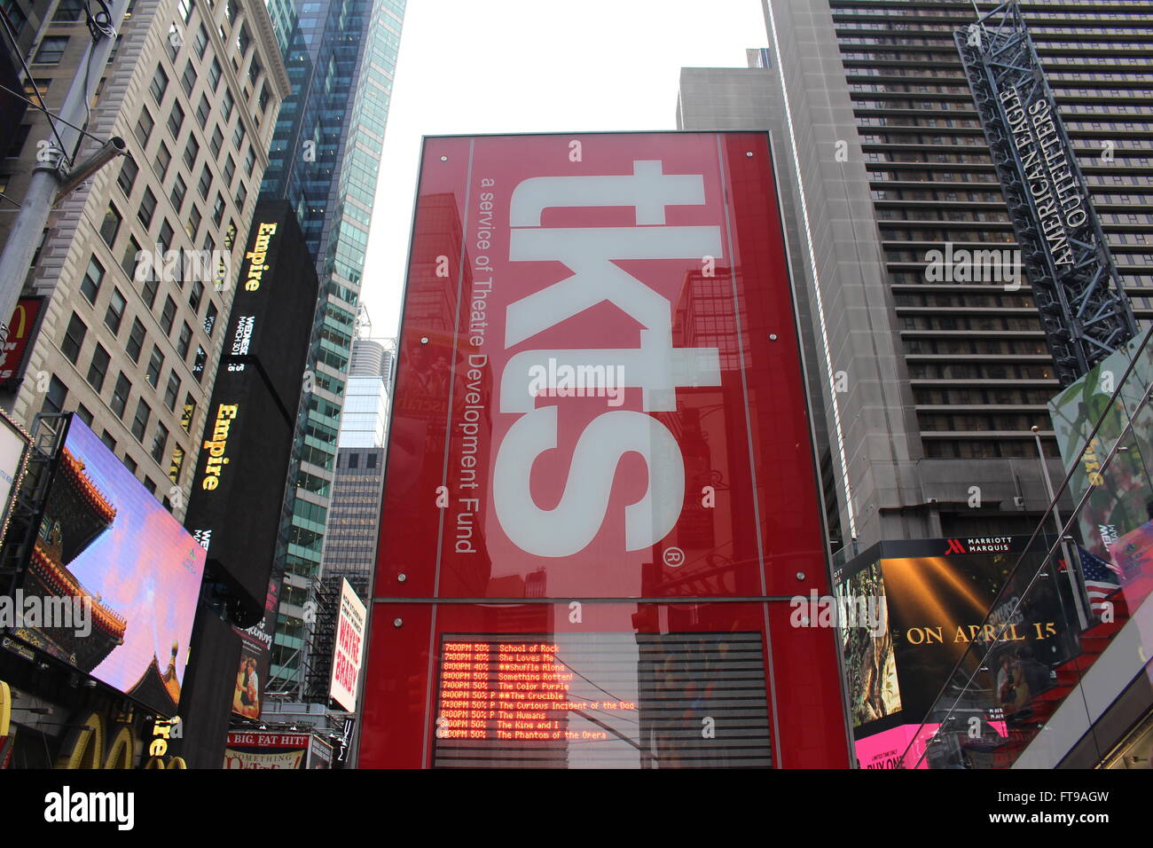 Tkts times square ticket booth hi-res stock photography and images - Alamy