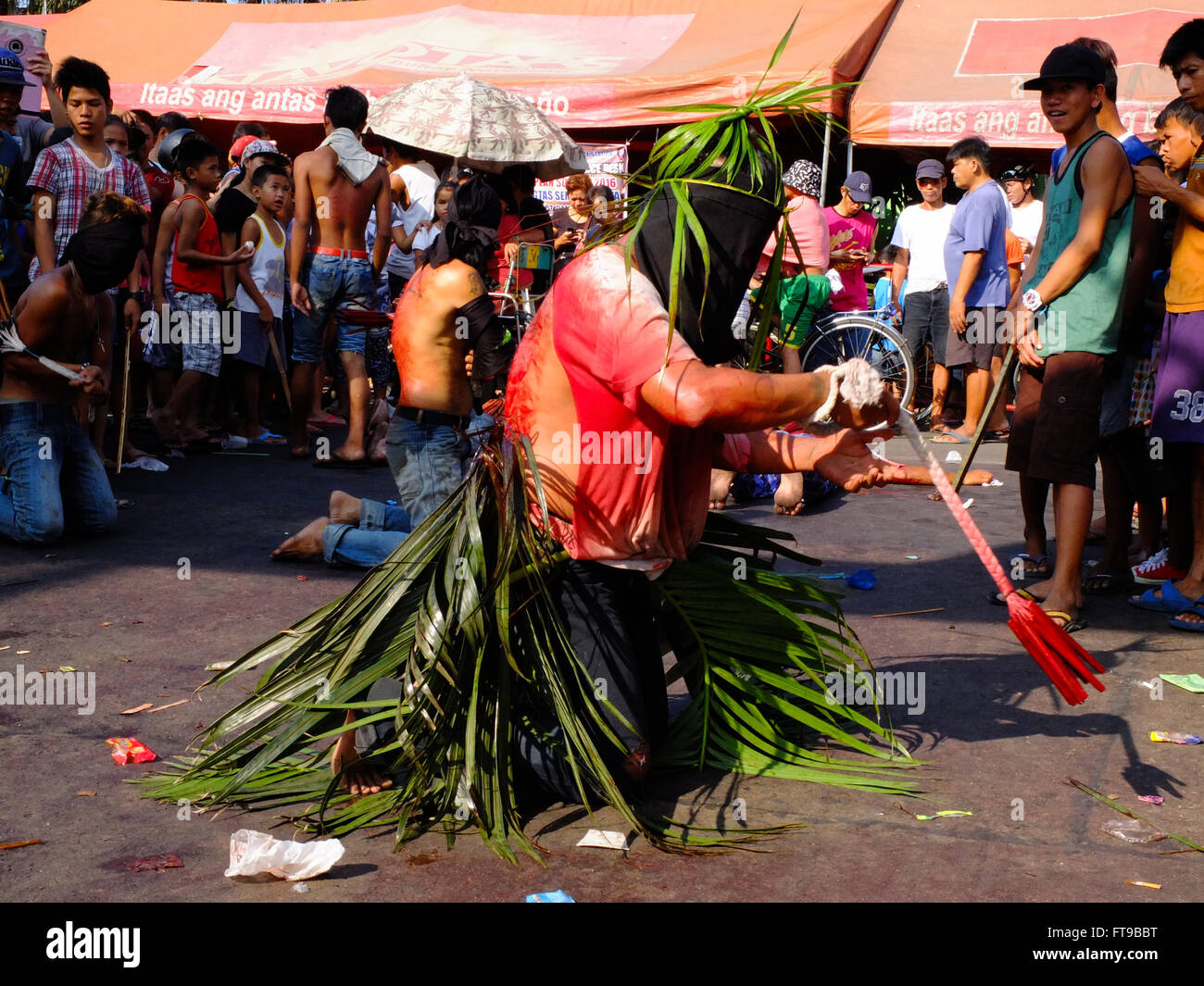 Navotas City, Philippines. 25th Mar, 2016. A male flagellant, wearing ...