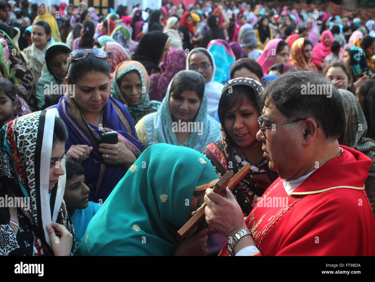 Lahore, Pakistan. 25th May, 2012. Pakistani Christian devotees attend ...