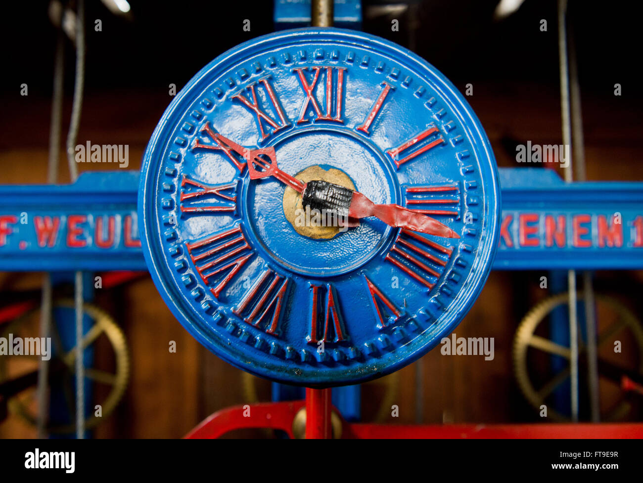 Wind the clock hi-res stock photography and images - Alamy