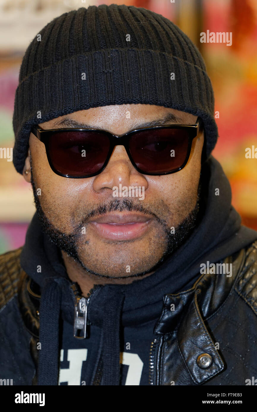 Rap singer hi-res stock photography and images - Alamy