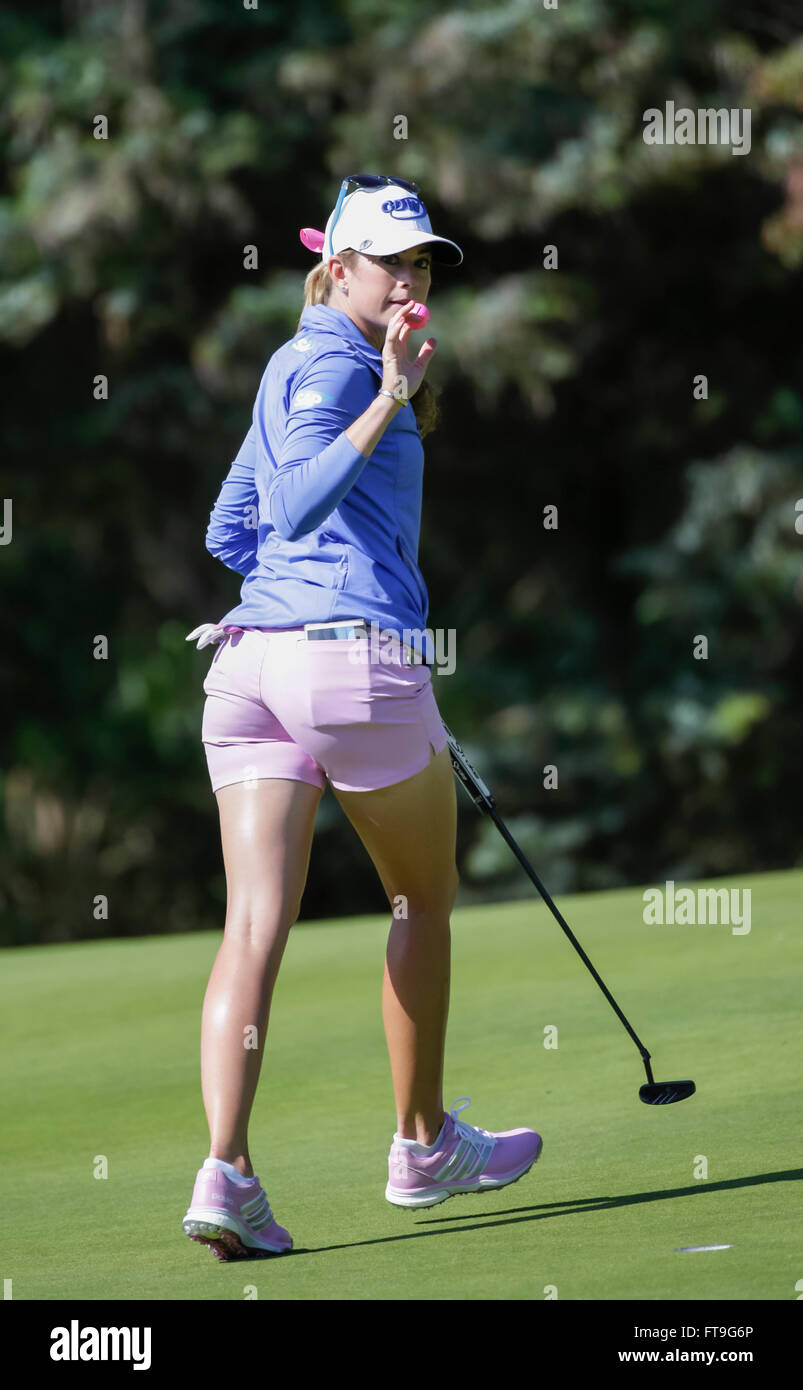Carlsbad, California, USA. 26th Mar, 2016. Paula Creamer waves to the ...