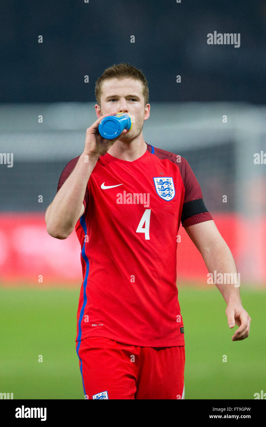 Eric dier sporting hi-res stock photography and images - Alamy