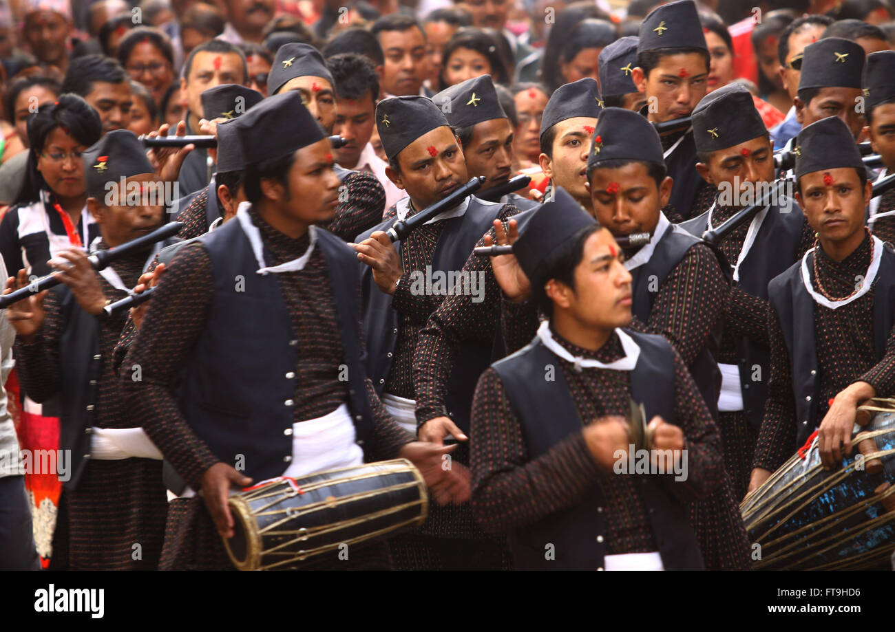 Kavrepalanchowk, Nepal. 26th Mar, 2016. Local people in traditional ...
