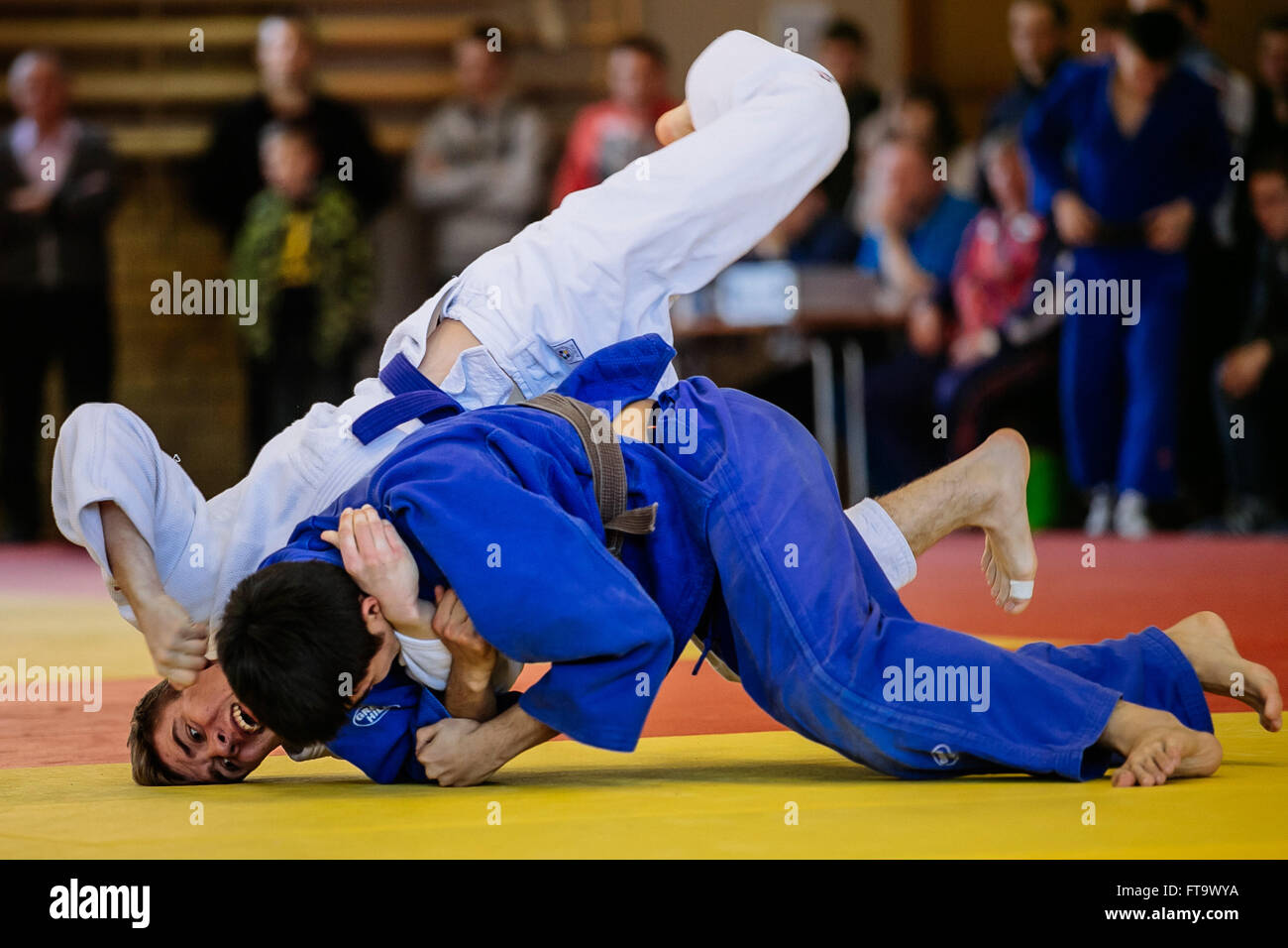 Battle of two hi-res stock photography and images - Alamy