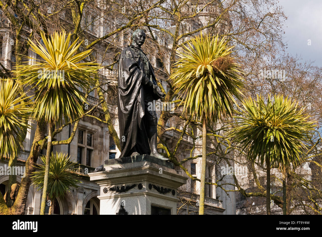 Statue of Henry Bartle Frere in the Victoria Embankment Gardens, London ...