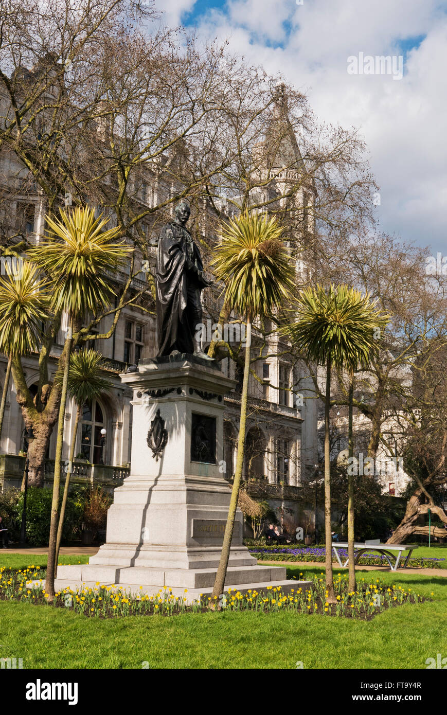 Henry bartle frere statue hi-res stock photography and images - Alamy