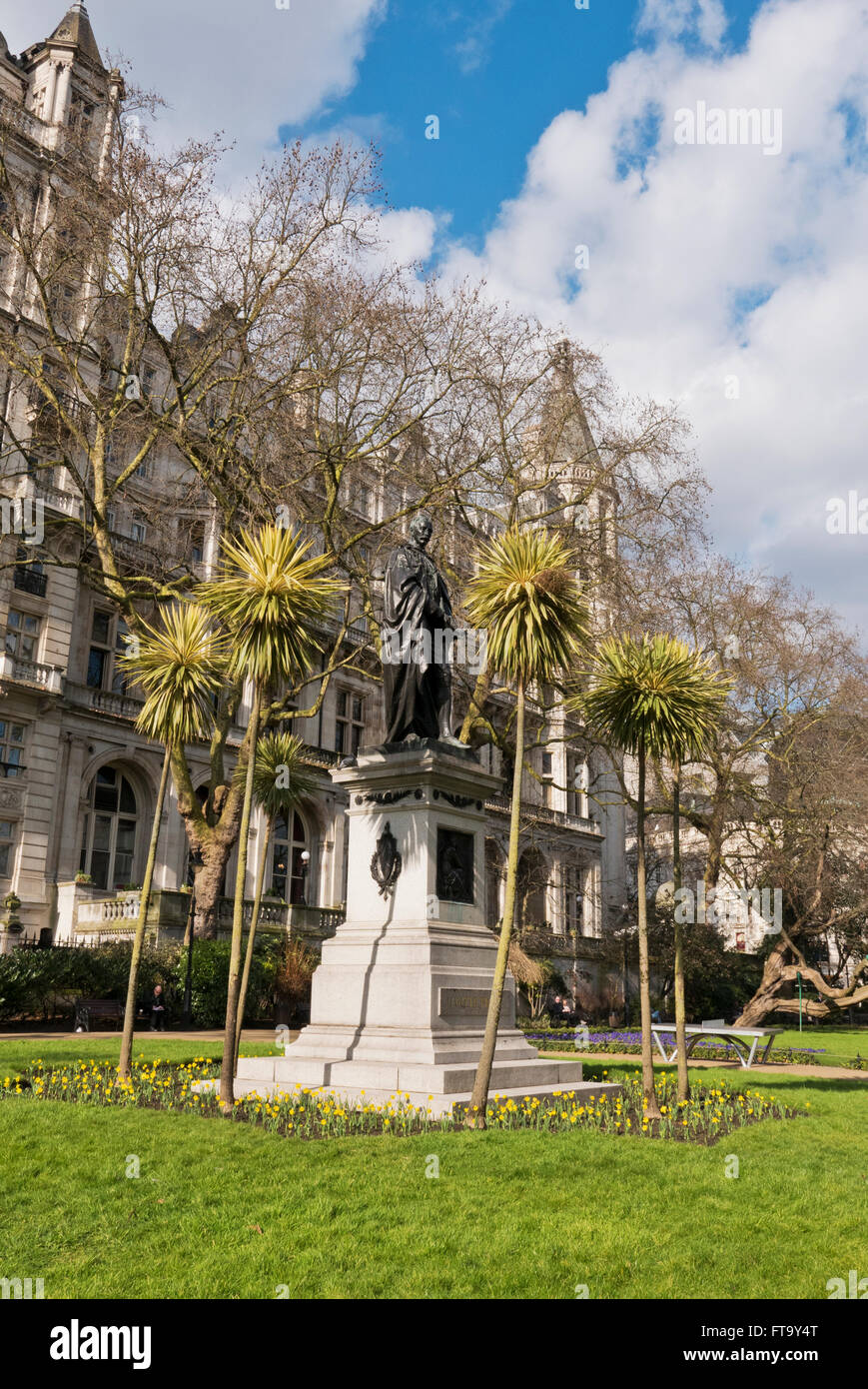 Statue of Henry Bartle Frere in the Victoria Embankment Gardens, London ...