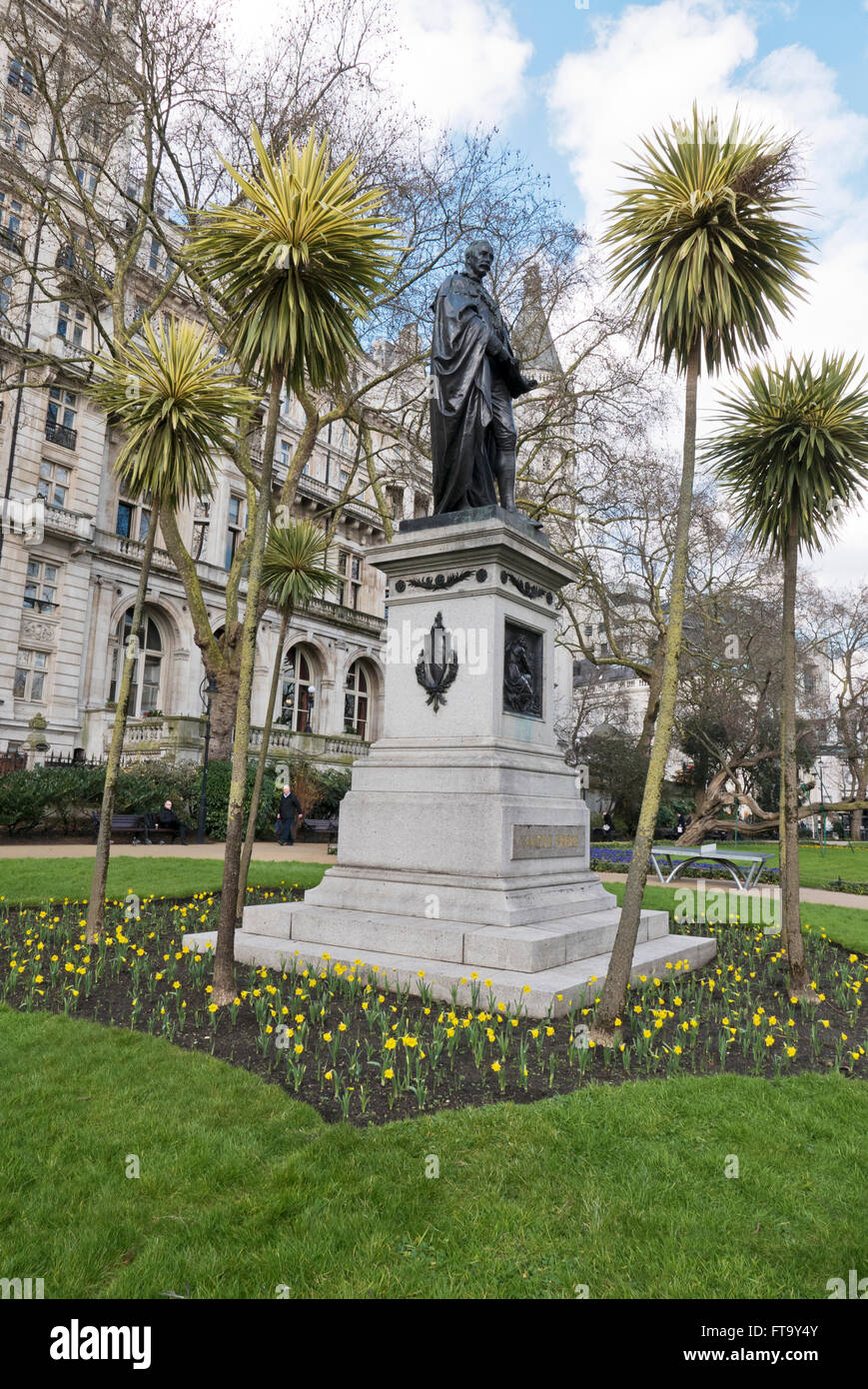 Statue of Henry Bartle Frere in the Victoria Embankment Gardens, London ...