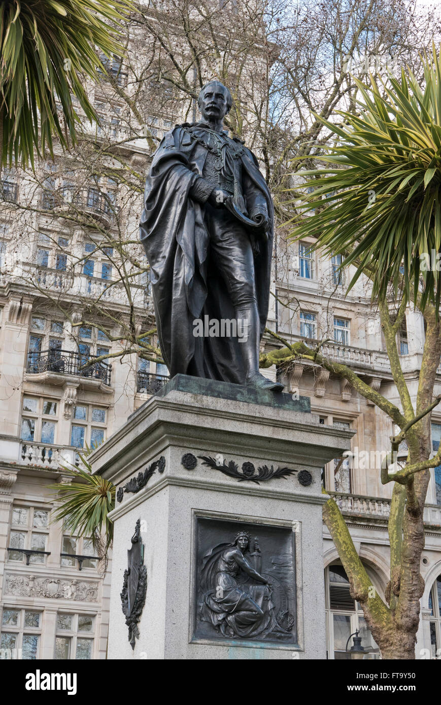 Statue of Henry Bartle Frere in the Victoria Embankment Gardens, London ...