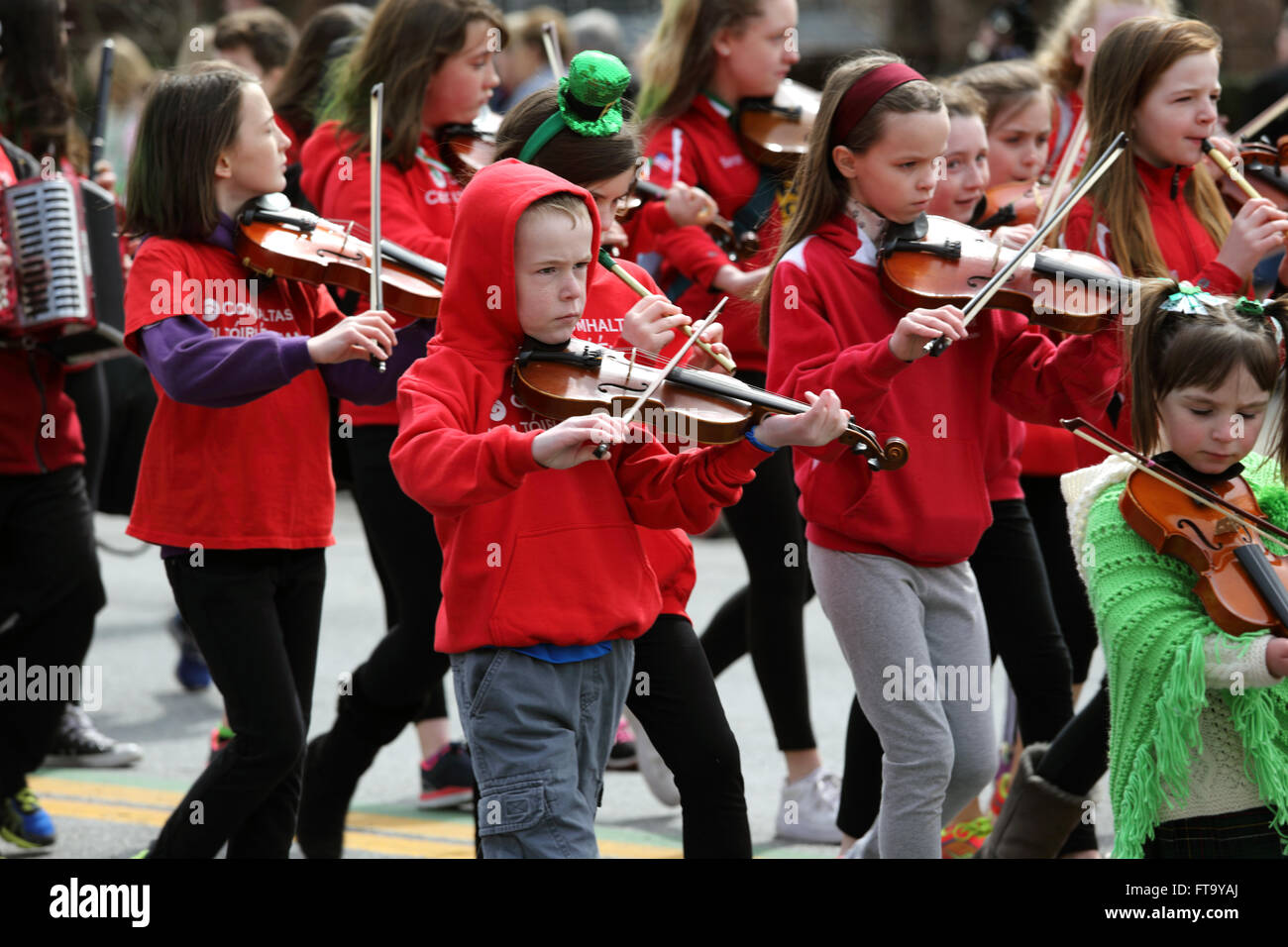 Children marching parade hi-res stock photography and images - Alamy