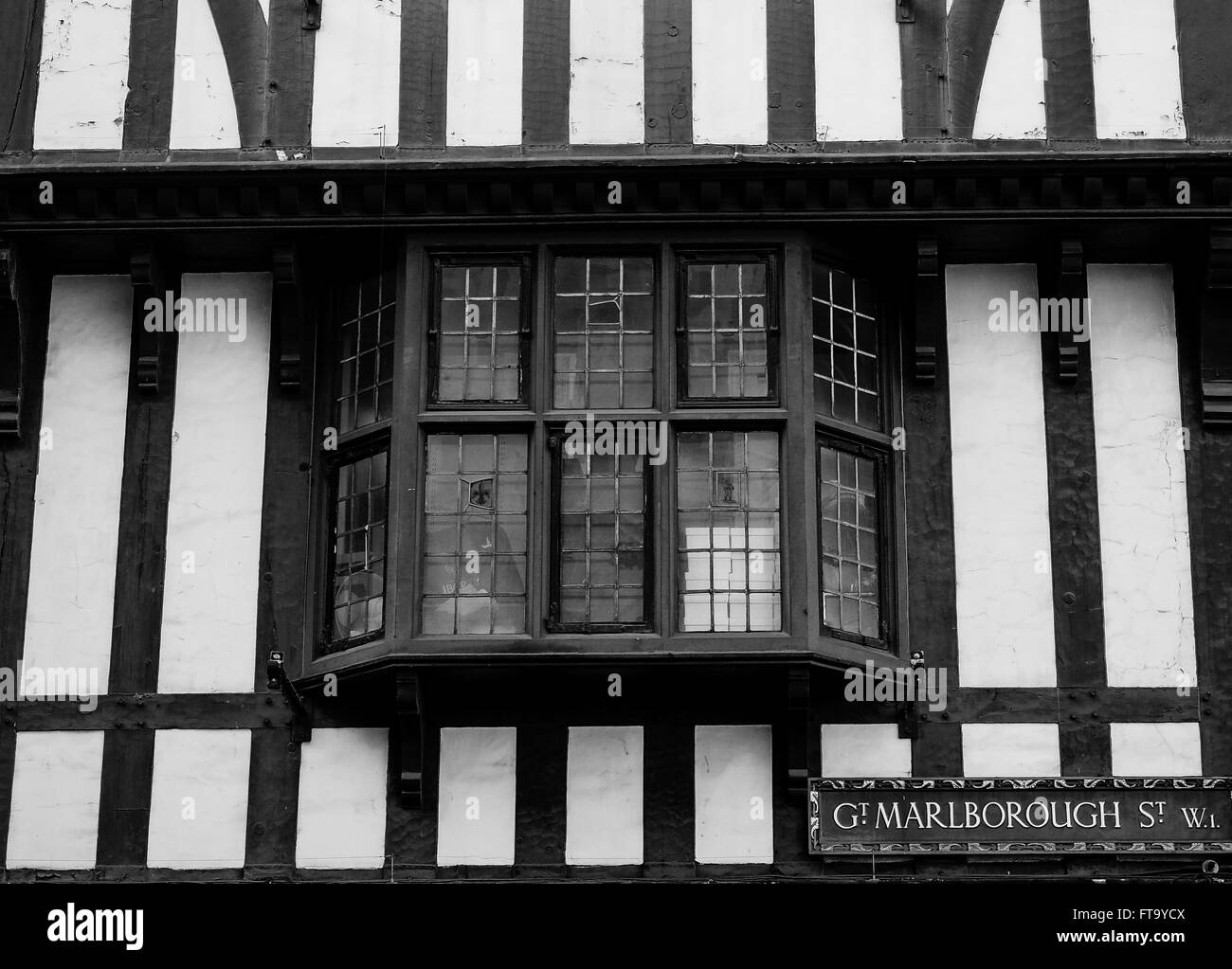 Tudor shop Black and White Stock Photos & Images - Alamy