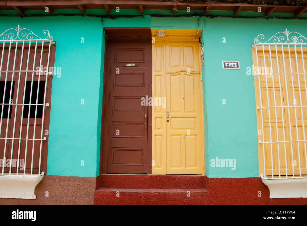 Colorful doors hi-res stock photography and images - Alamy