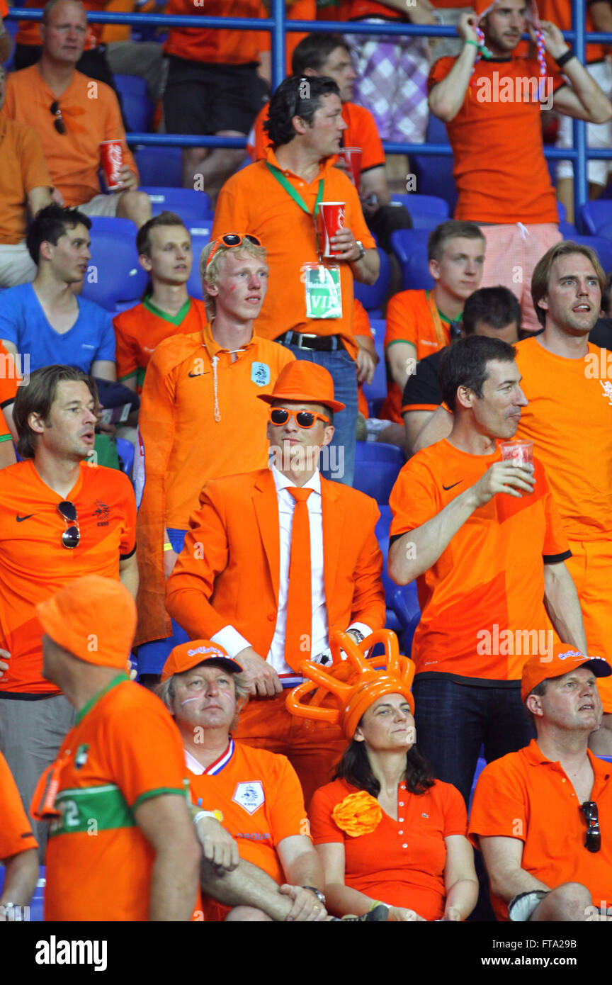 Dutch fans show support hi-res stock photography and images - Alamy
