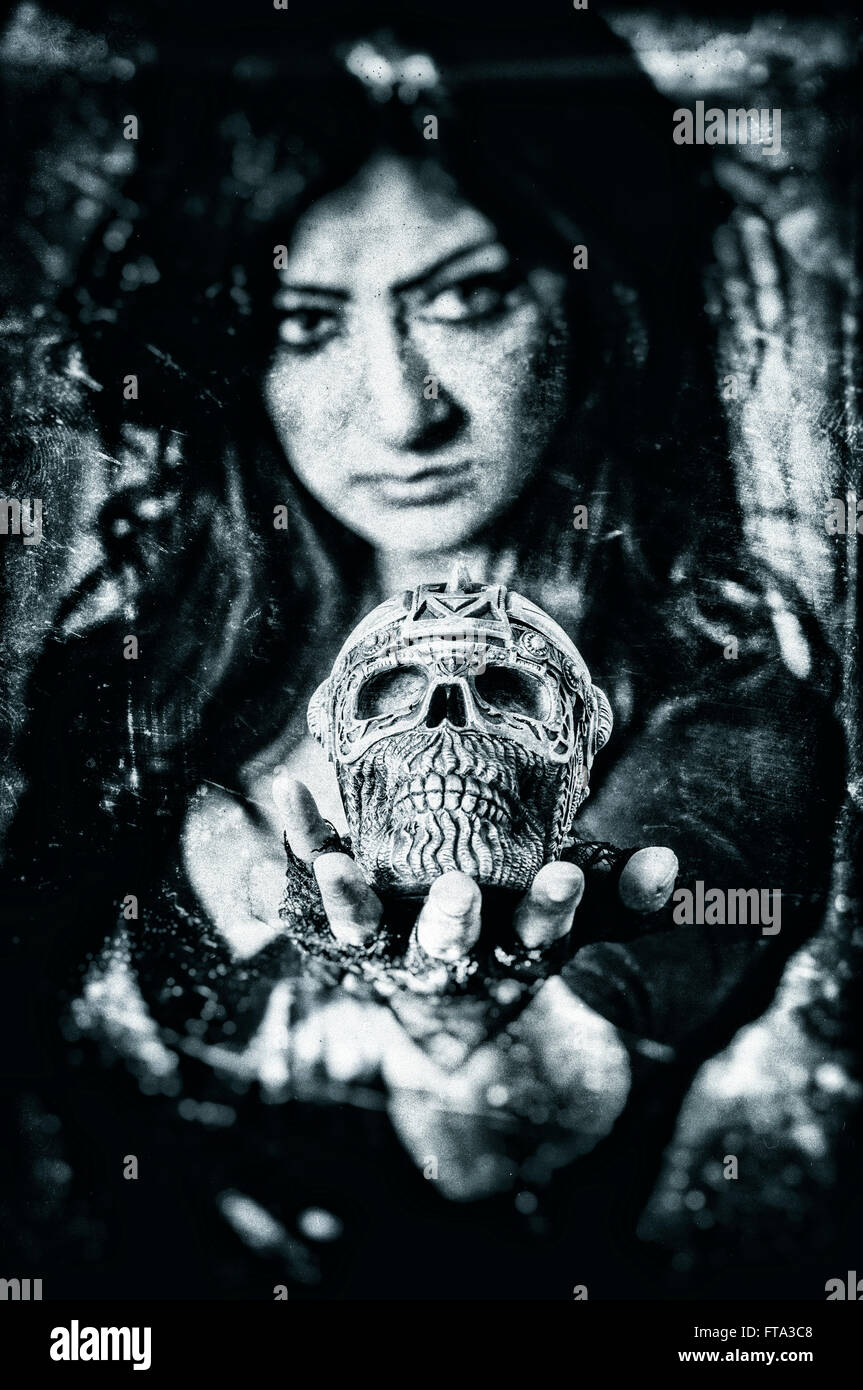 Woman gothic holding skull hi-res stock photography and images - Alamy