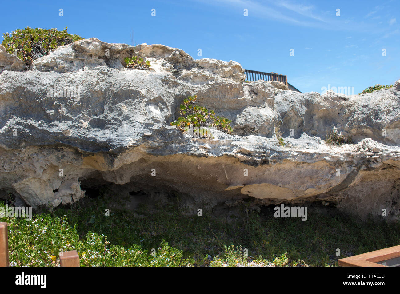 Margaret river mouth rocks hi-res stock photography and images - Alamy