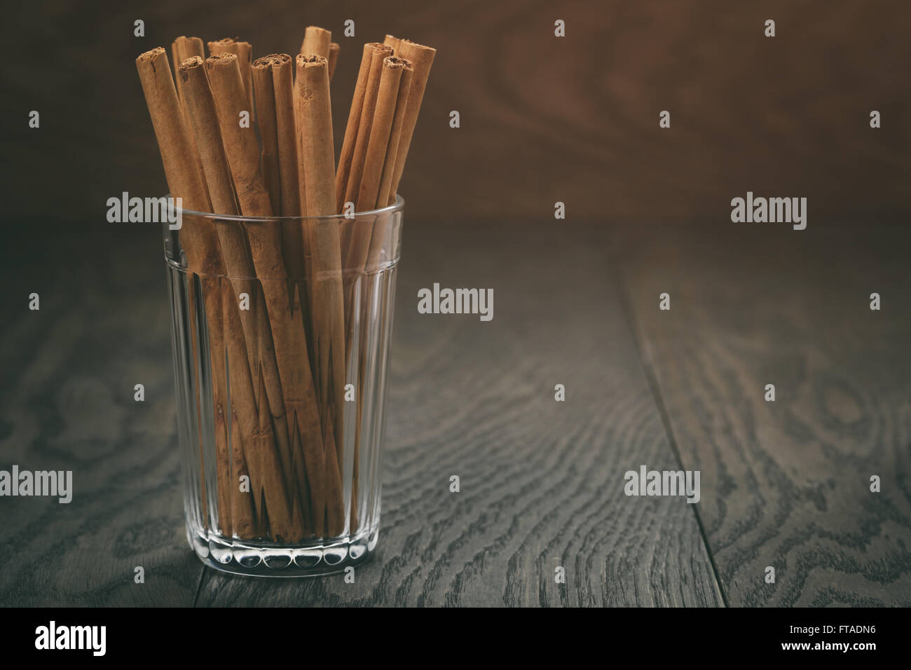 True cinnamon sticks in glass hi-res stock photography and images - Alamy