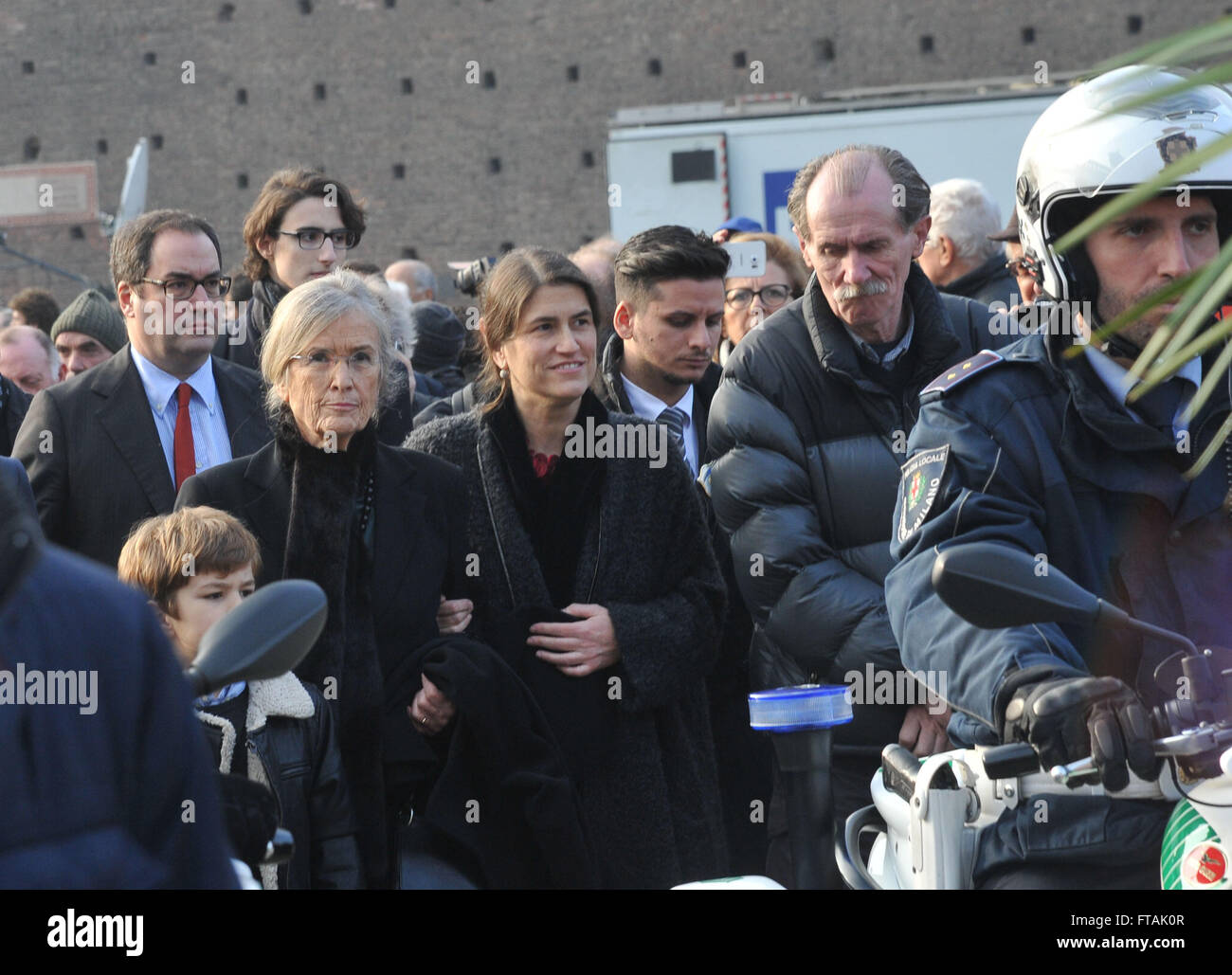 Hundreds of mourners flocked to Milan’s Sforza Castle to pay their ...