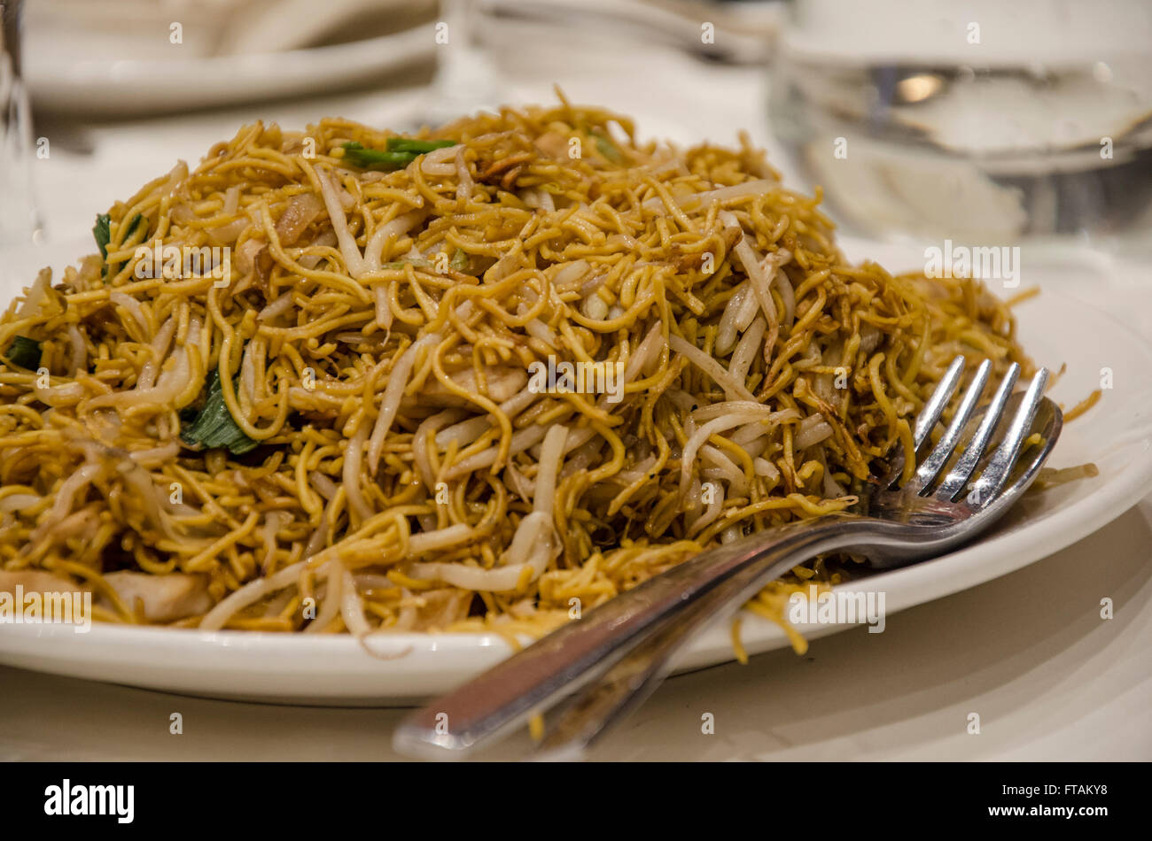 A plate of noodles at a Chinese restaurant Stock Photo - Alamy