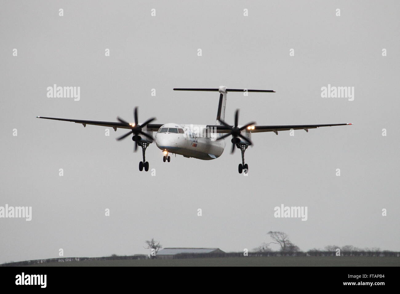 Bombardier dhc 8 q400 hi-res stock photography and images - Alamy